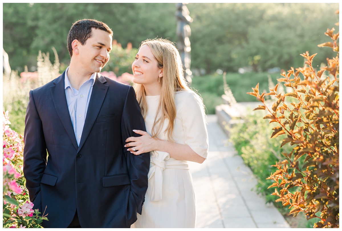 A Classic Chicago Engagement Session | Caitlin + Bryan - sherah-g.com